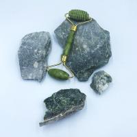 China Custom Magnetic Box Packaging Skin GuaSha Naturel Massage Jade Roller for Face Neck Body for sale