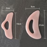 China Portable Neck Massager Heart Shape Green Jade Guasha Pad with Resin Beeswax Material for sale