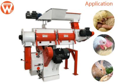 China 2.5 Tph Poultry Animal Food Pellet Machine / Chicken Pellet Machine Customized Voltage for sale