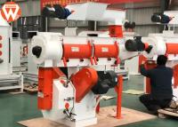 China 2.5 Tph Poultry Animal Food Pellet Machine / Chicken Pellet Machine Customized Voltage for sale