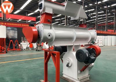 China Cattle Poultry Feed Making Machine Customized Voltage 300rpm Ring Die Speed for sale