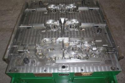 China Cold Core Box Aluminium Pressure Die Casting Mould with 30,000-50,000 Shot Life and Heat Treatment Surface Coating for sale