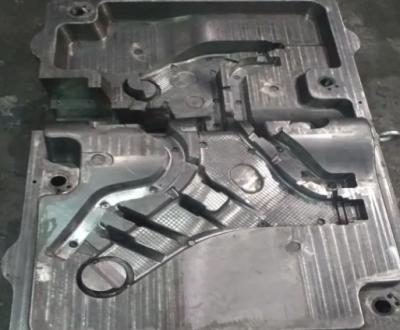China Custom Aluminum Pressure Die Casting Mould for Automotive Front Frame with 18-20mm Thick Plates and Ø22×1 Copper Cooling for sale