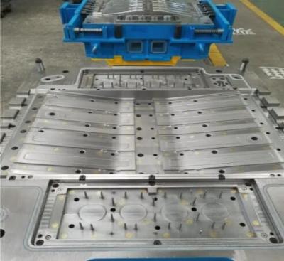 China Custom Aluminum Cylinder Head Mold for Auto Parts & LED Light Housings - Permanent Mould Casting with ZL104 Material for sale