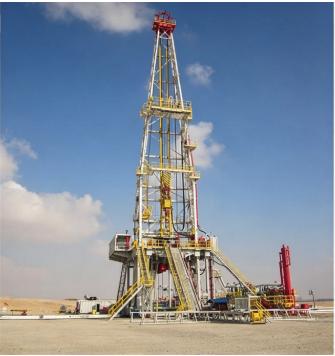 China Self Propelled Land Drilling Rig Compound Drilling ZJ70 Drilling Rig Working Load for sale