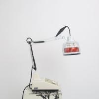 China Adjustable Desk Medical Heat Lamp 250W with 440° Arm Range and 2-25μm Infrared Spectrum for Physical Therapy for sale