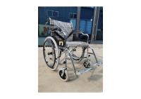 China Manual Folding Portable Wheelchair for Disabled Elderly 450mm Seat Width 100kg Capacity for sale