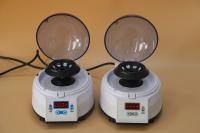 China Portable Low Speed Laboratory Centrifuge with Detachable Rotor and Shockproof Base for Research Applications for sale