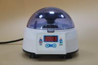 China Portable Low Speed Laboratory Centrifuge with Detachable Rotor and Shockproof Base for Research Applications for sale