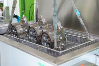 China Ultrasonic Motorcycles Engine Cleaning Machine Removes Oil Grease Rust Dirty for sale