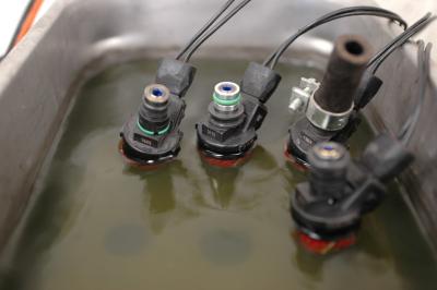 China Ultrasonic Cleaner Machine for Diesel Injectors 40khz with Heating and Casters for sale