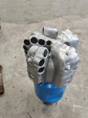 China 5-1/2 Inch Diameter 5 Blade PDC Matrix Body API Drilling Rig Bit for sale