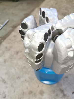 China 5-7/8 Inch Outer Diameter 5 Blade PDC Matrix Body Drill Bit API Reg Rock Drilling Tool for sale