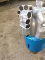 China 5-7/8 Inch Outer Diameter 5 Blade PDC Matrix Body Drill Bit API Reg Rock Drilling Tool for sale