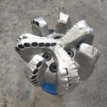 China PDC Bits 9.5 Inch Diameter Polycrystalline Diamond Compact Drill Bits Engineered for Rock Drilling and Well Construction for sale