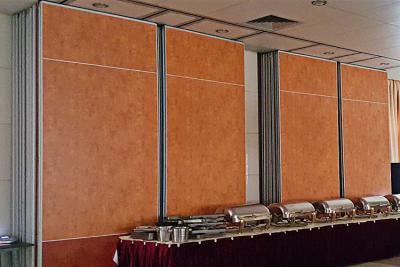 China Hanging System Soundproofing Sliding Movable Wooden Partition Walls 100type 7m Height for sale