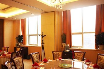 China Modern Acoustic Folding Partition Walls for Decorative 32 / 50db for sale
