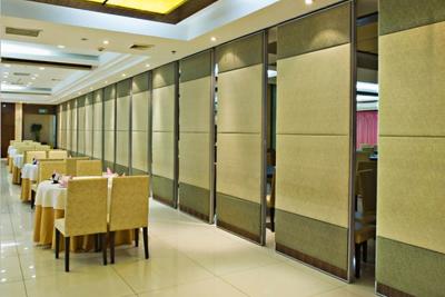 China Removable Commercial Soundproof Partition Wall 65mm Thickness 500-1200mm Width for sale