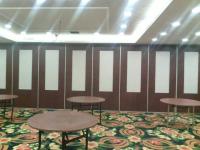 China Modern Movable Operable Wooden Partition Wall for Banquet Hall OEM for sale