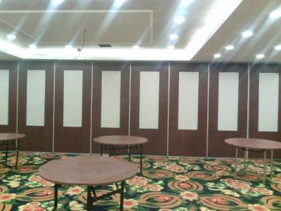 China Modern Movable Operable Wooden Partition Wall for Banquet Hall OEM for sale