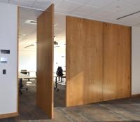 China Melamine Faced Folding Soundproof Wooden Partition Wall 85mm 55dB for Restaurant for sale