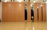 China Acoustic Operable Movable Wall Partitions 65mm 125mm Soundproof for Gymnasium Banqueting Hall for sale