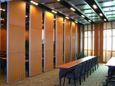 China Movable Acoustic Wooden Screen Room Dividers 65mm Thick Conference Partitions 2-17m Height for sale