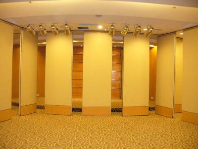China Removable Sliding Partition Walls 65-100mm Thick Soundproof Melamine Interior Room Dividers for sale