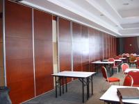 China Aluminium Folding Partition Walls 100mm Thick Soundproof Acoustic Wall Dividers for Exhibition Halls for sale