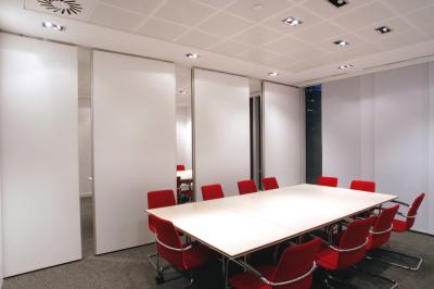 China Sliding Accordion Partition Walls Movable Demountable 600mm 1200mm Panel Width for sale
