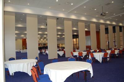 China Aluminium Sliding Track Commercial Movable Sound Proof Partitions Walls 85mm 40-49dB for sale