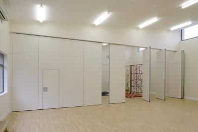 China Wooden MDF Restaurant Foldable Movable Sliding Partition Walls Rolling System for sale