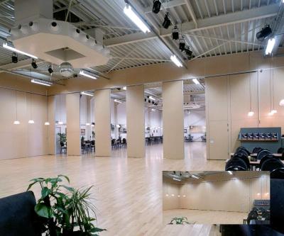 China Acoustic Room Dividers Soundproof Movable Wall Dividers 85mm Thick Sliding Track Wheels for sale