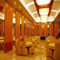 China Wooden Movable Partition Wall Panels 53dB Noise Reduction Conference Room Divider for sale