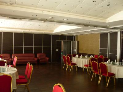 China Movable Soundproof Partition Wall 65mm 100mm Thickness for Hotel Commercial Use for sale