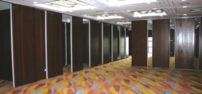China Acoustic Sliding Folding Partition 85mm Thickness Conference Room Divider 6m Height Melamine Surface for sale