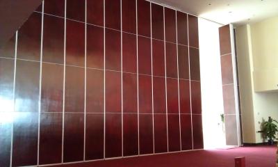 China Aluminium Hotel Soundproof Partition Wall 4m Height Moving Room Dividers 65mm Panel for sale