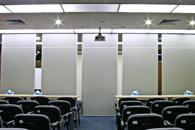 China Soundproof Leather Sliding Partition Walls 600-1200mm Movable Wall Dividers for Conference Hall for sale