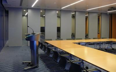 China Aluminum Sliding Folding Partition Wall 65mm 85mm 100mm Soundproof Conference Room for sale