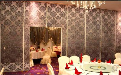 China Aluminum Sound Barrier Partition Wall Sliding Folding Doors 65mm 85mm 100mm for Hotels for sale