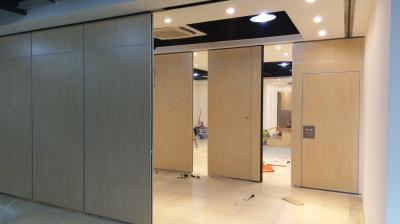 China Aluminum Hanging Operable Partition Walls 65-100mm Thickness Sound Insulation 26-40dB for sale