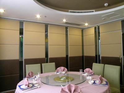 China Soundproof Mobile Movable Wall Partitions Melamine Finishing 500 - 1200 mm Width for sale