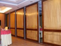 China Floor to Ceiling Hanging Acoustic Folding Partitions 65mm 85mm 100mm for Conference Center for sale