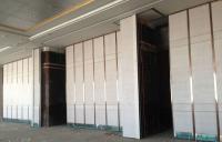 China Sliding Aluminium Track Roller Wood Folding Partition Wall 65-100mm Panel Height Up to 18m for sale