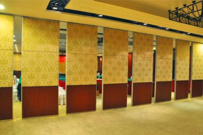 China Melamine Surface Wall to Wall Sliding Door Acoustic Folding Partition 600-1200mm Panel Width for sale