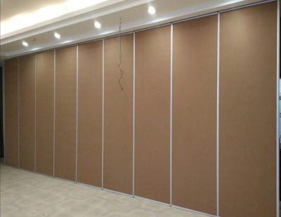 China Movable Modular Acoustic Folding Wall Partition 65-125mm Thickness STC 26-55dB for sale