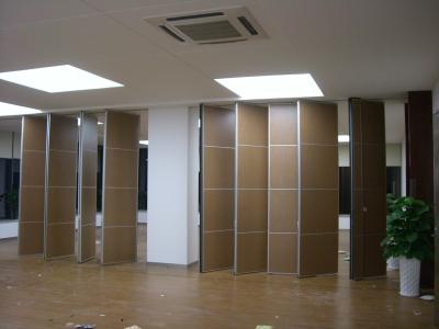 China Acoustic Wood Folding Partition Wall System 500-1230mm Panel Width 2000-4000mm Height for sale