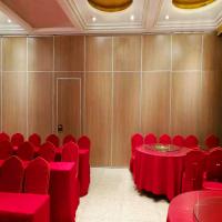 China Soundproof Movable Partition Wall 360 Degree Folding Room Divider for Hotel Restaurant Gym for sale