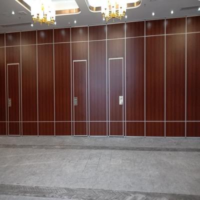 China Acoustic Movable Wooden Partition Wall 85mm Thick with Double Pass Door for Banquet Halls for sale