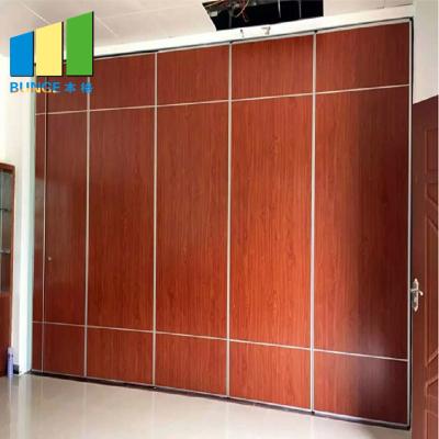 China Acoustic Movable Wall Partition 65mm Thickness 28-36dB Soundproof Folding Room Divider for sale